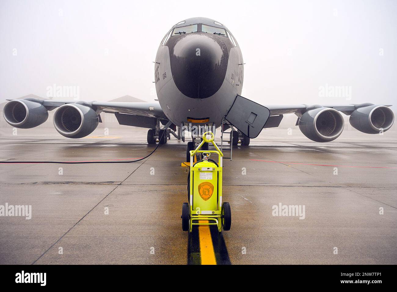A KC-135 Stratotanker from the 127th Air Refueling Group, Selfridge Air ...