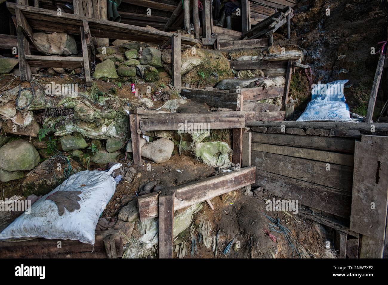Miners in Indonesia, illegal mining, Java Stock Photo - Alamy