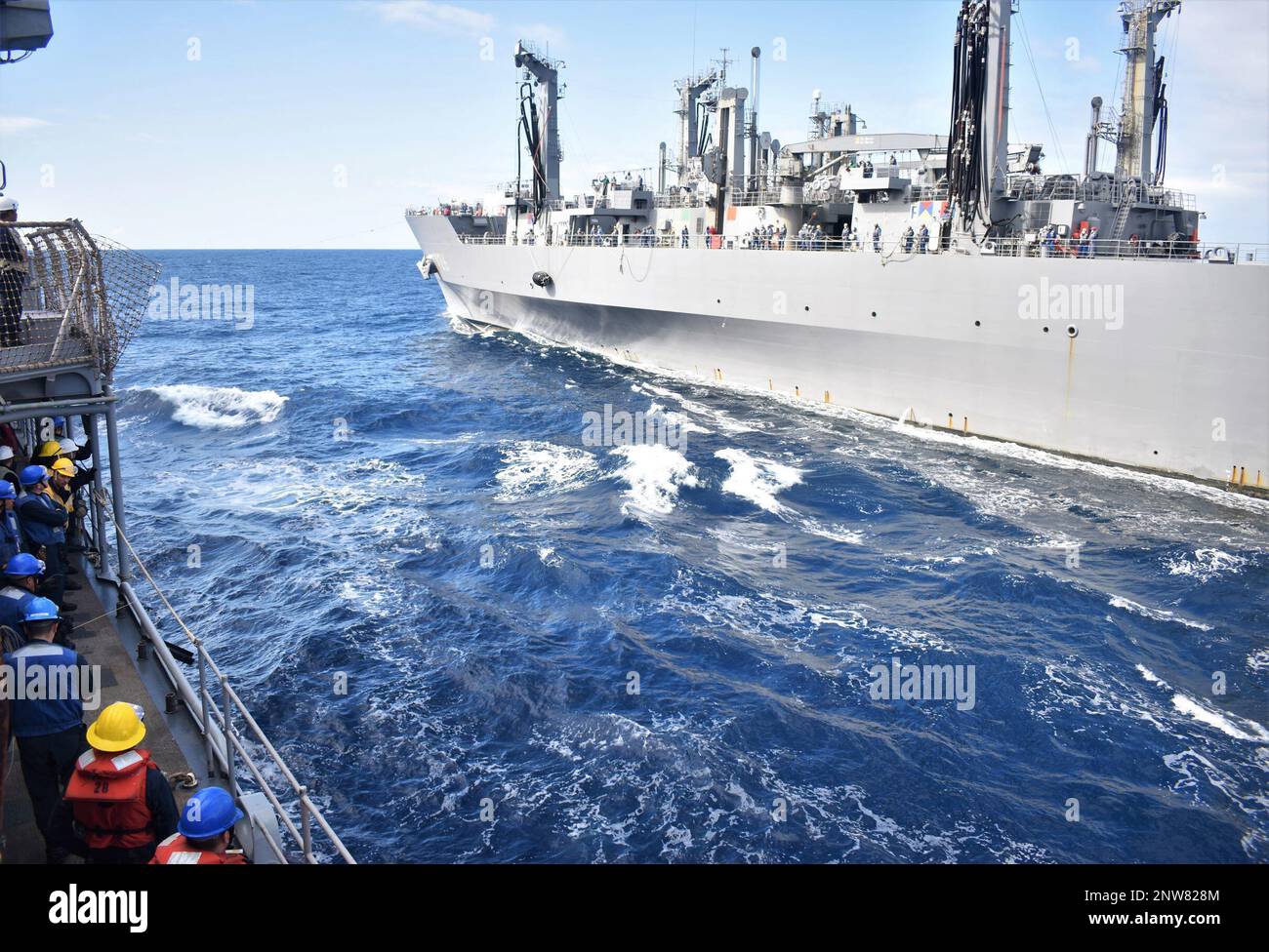 230126-N-TV933-2043 PHILIPPINE SEA (January 26, 2023) Ticonderoga-class ...