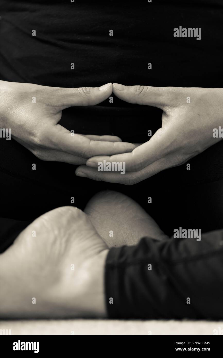 Woman bw hi-res stock photography and images - Alamy