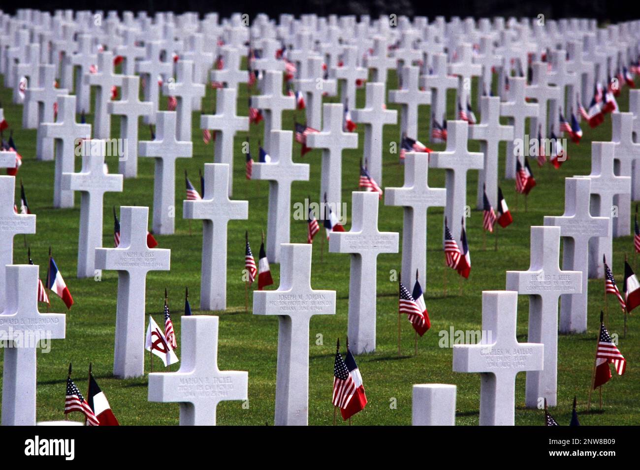 The US Service graves at Normandy. Photograph by Dennis Brack BB87 ...