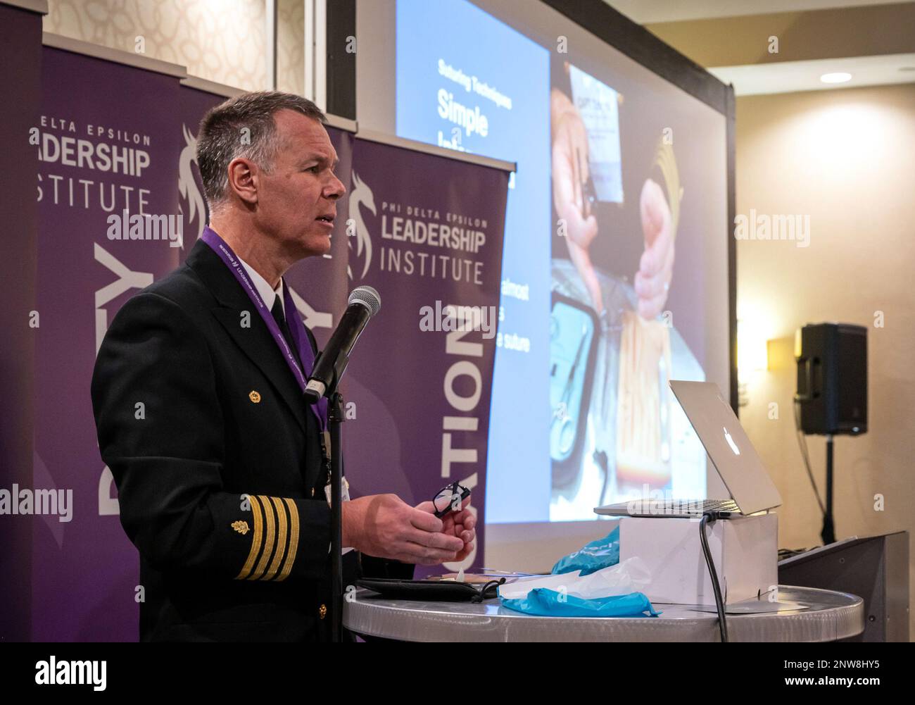 Navy doctors hi-res stock photography and images - Alamy