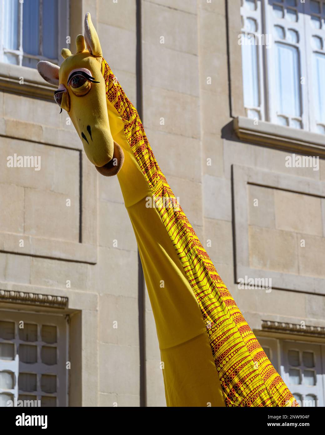Bolina Teatro de Titeres' "Jirafas de colores" parade through the ...