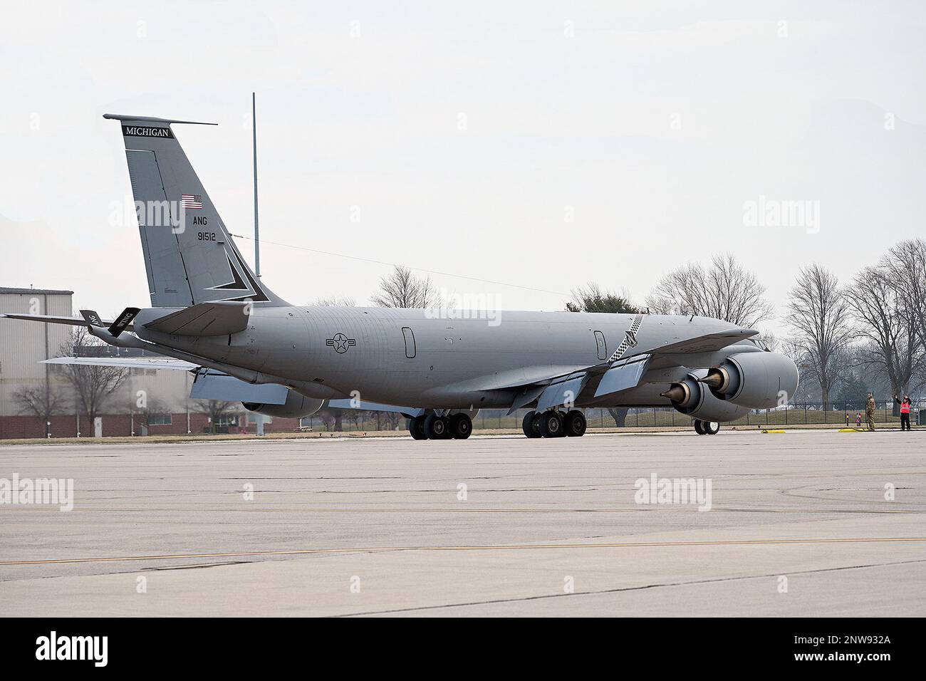 An Airman with the 191st Aircraft Maintenance Squadron, Selfridge Air ...