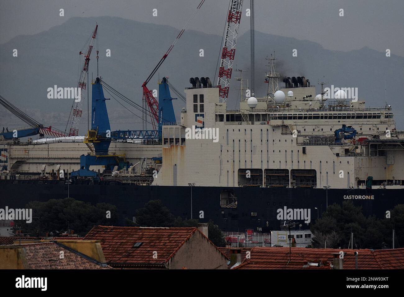 General view of the Castorone spitting out an impressive cloud of black ...