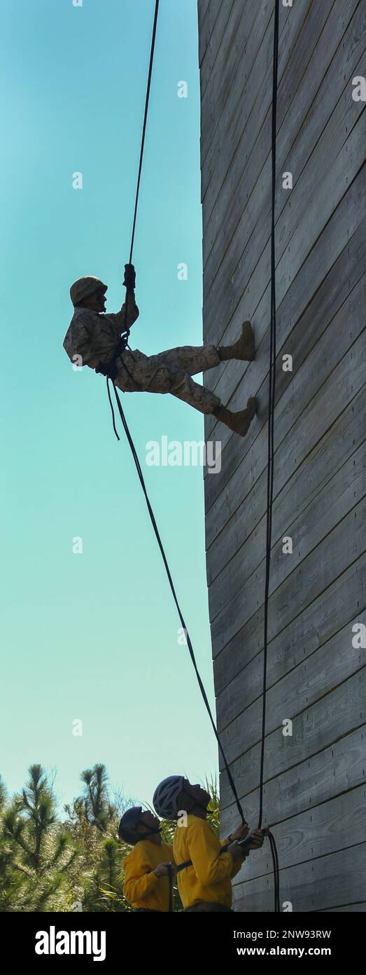 U.S. Marine Corps recruits with Hotel Company, 2nd Recruit Training ...