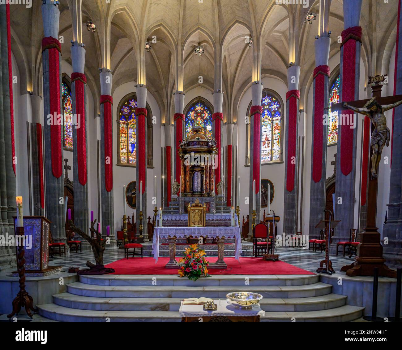 Altar steps hi-res stock photography and images - Alamy