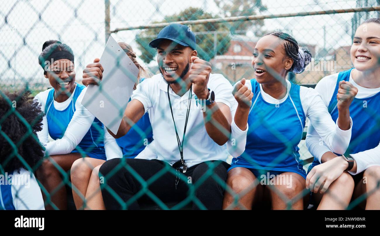 Netball school girls hi-res stock photography and images - Alamy