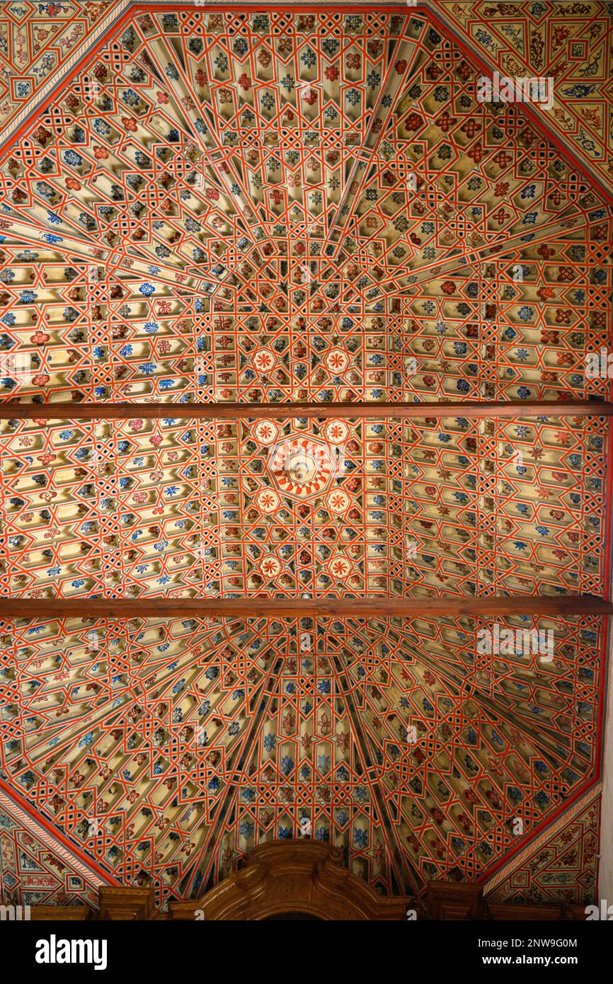 Wooden coffered ceiling hi-res stock photography and images - Alamy