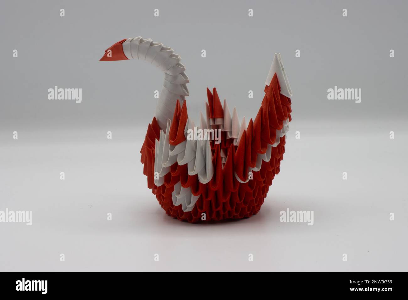 Red bird origami hi-res stock photography and images - Alamy