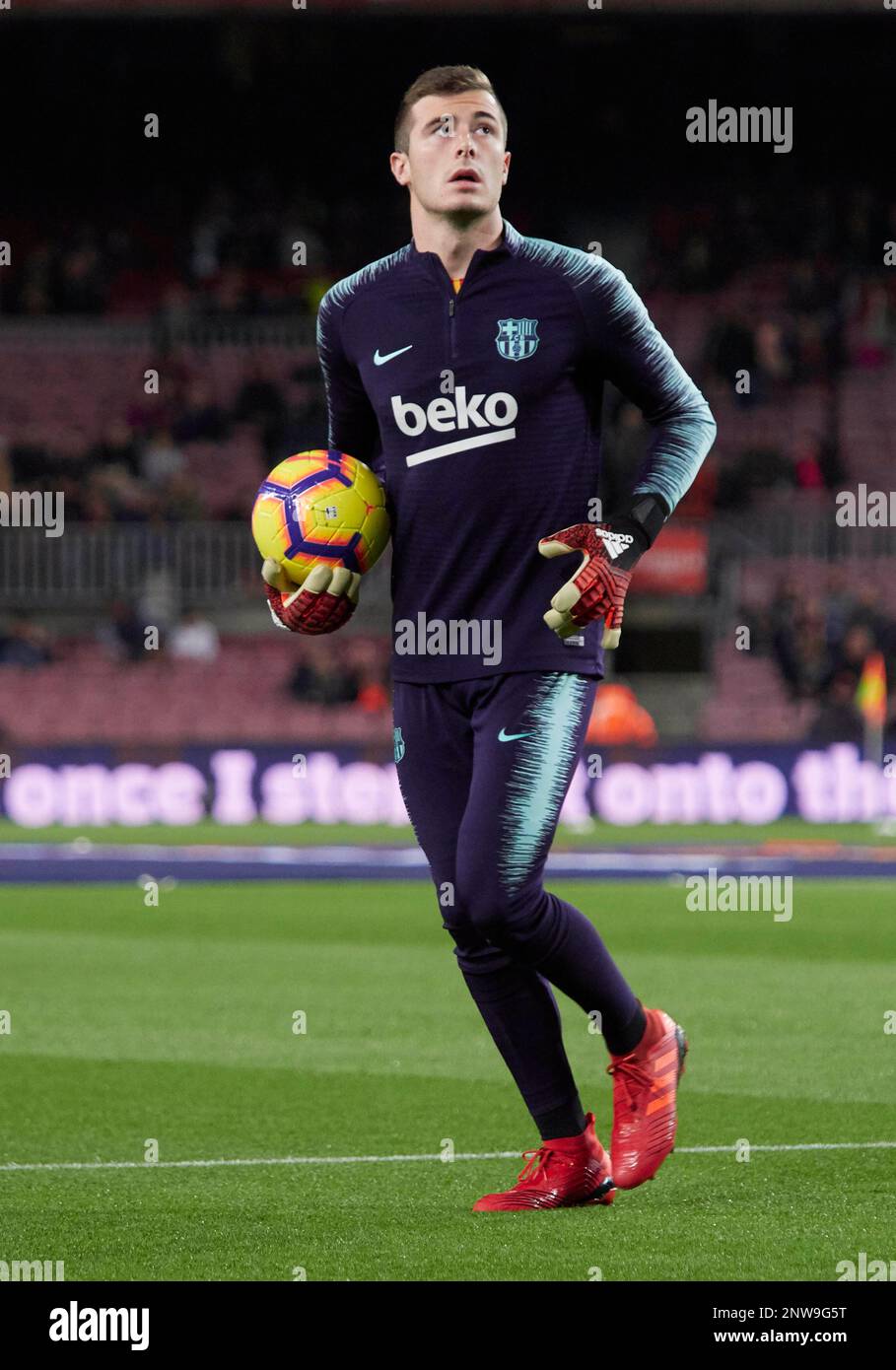 BARCELONA, - DECEMBER 02: Iñaki Peña, goalkeeper of FC Barcelona looks ...