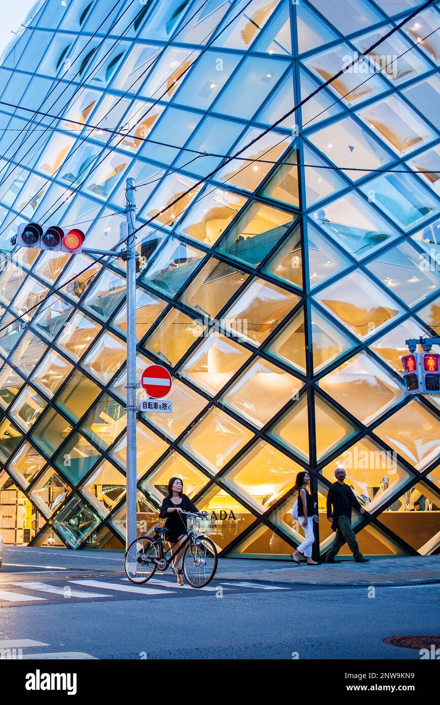 Prada Store, Architect Herzog & De Meuron and Cartiere store.Aoyama ...