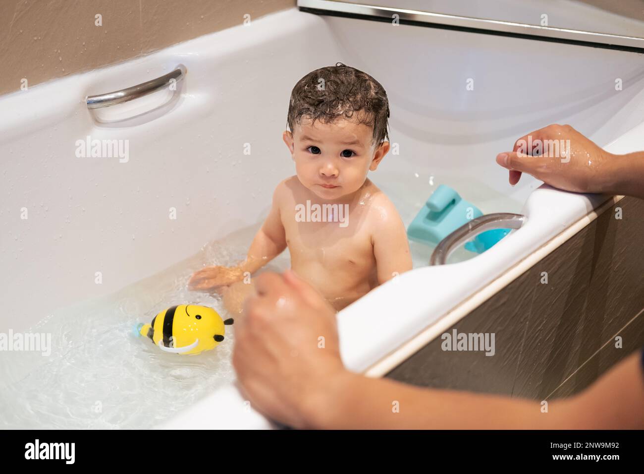 Human baby bath hi-res stock photography and images - Alamy