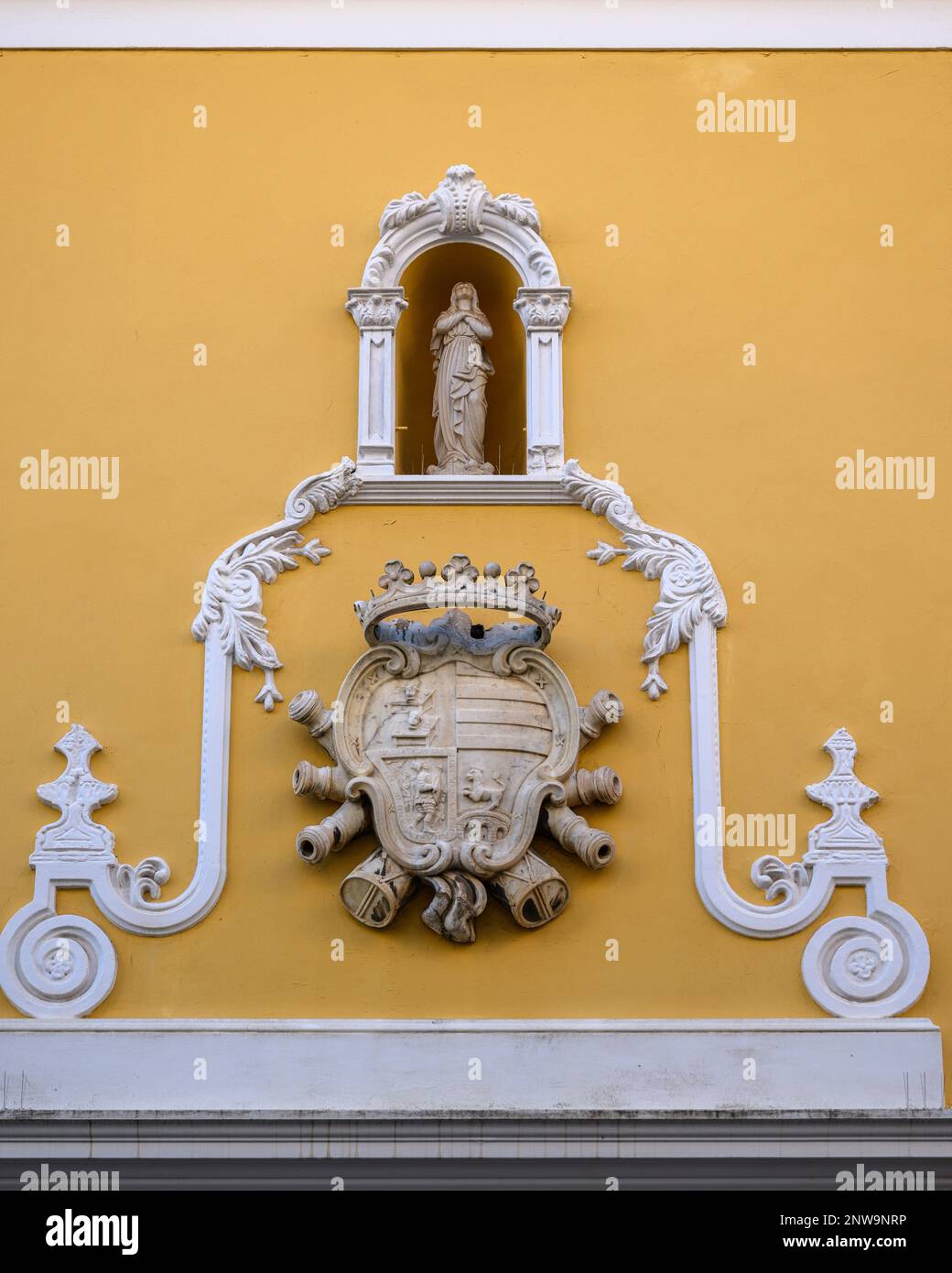 The marble crest of the Mesa family combines the family's two titles ...