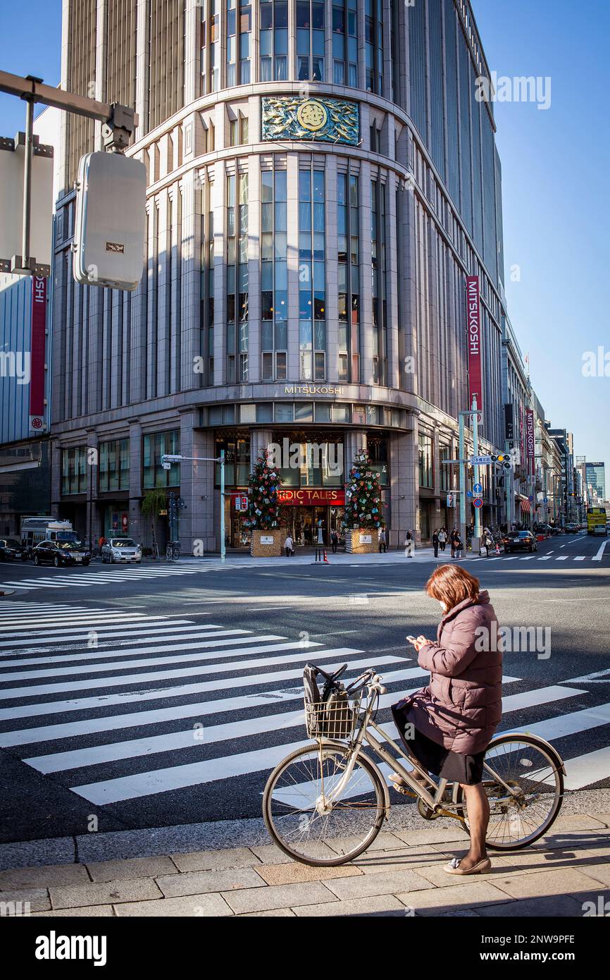 Nihombashi mitsukoshi hi-res stock photography and images - Alamy