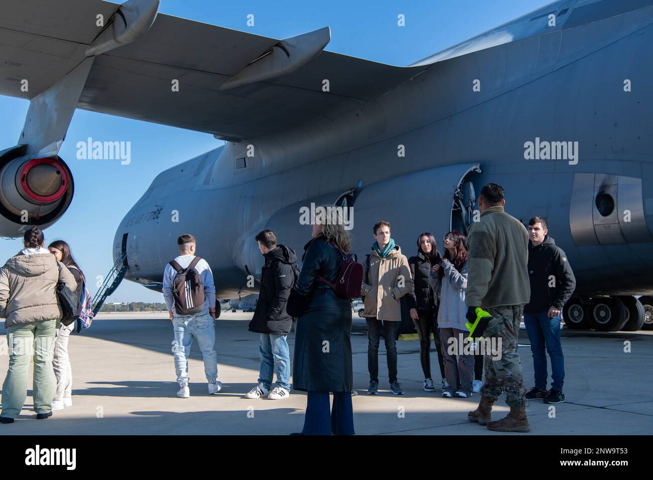 Educación rota hi-res stock photography and images - Alamy