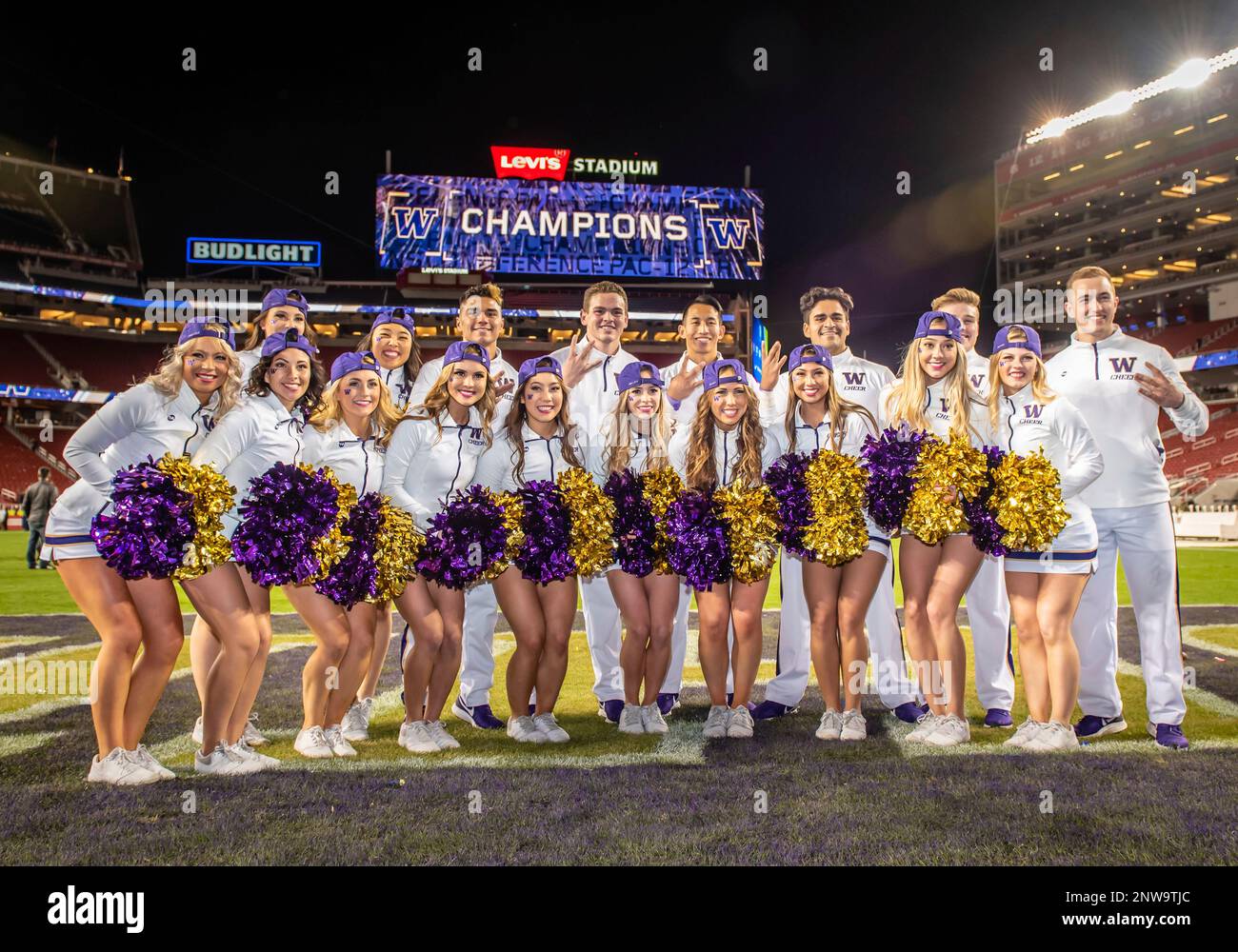 SANTA CLARA, CA - NOVEMBER 30: The Washington Huskies cheer squad pose ...