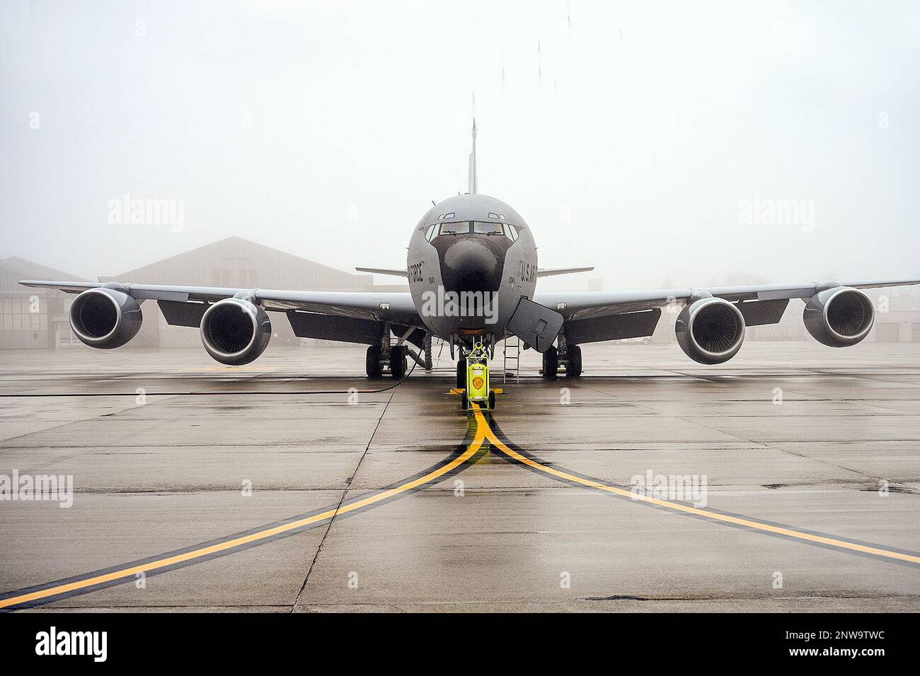 A KC-135 Stratotanker from the 127th Air Refueling Group, Selfridge Air ...