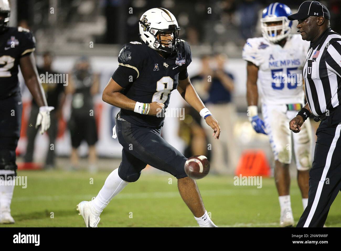 Darriel Mack Jr. (8) of the UCF Knights celebrates a touchdown against ...