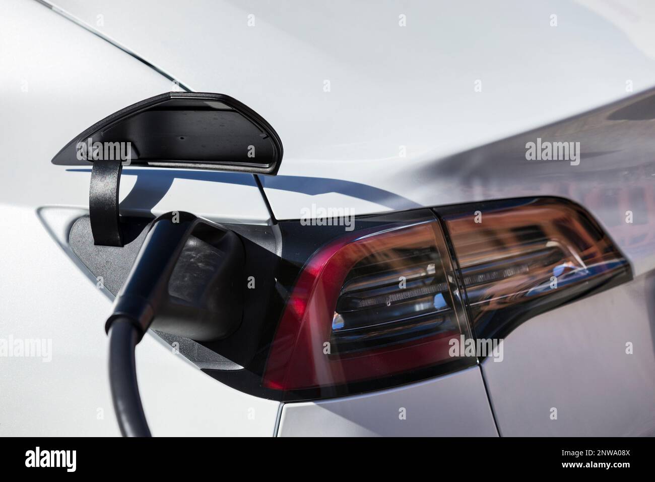 Electric vehicle recharging in charging station for electric ...