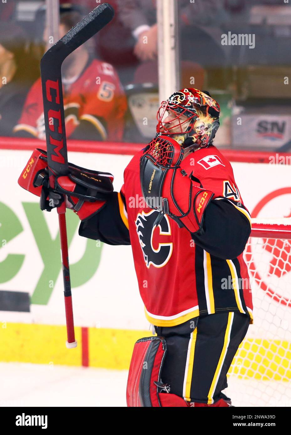 Calgary Flames goalie Mike Smith celebrates the team's 4-1 victory ...