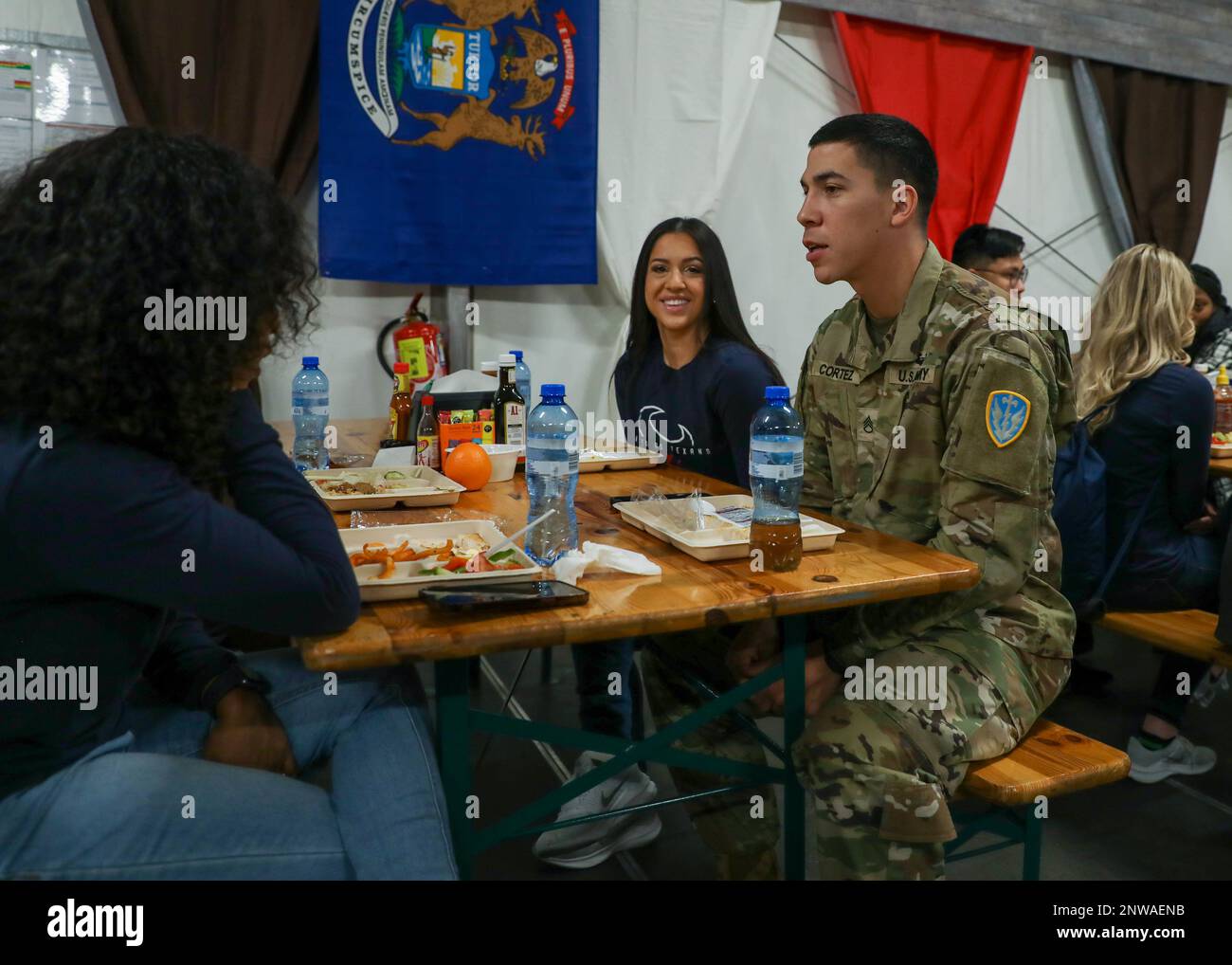 Houston Texans cheerleaders have lunch with Soldiers at Camp Kosciuszko ...