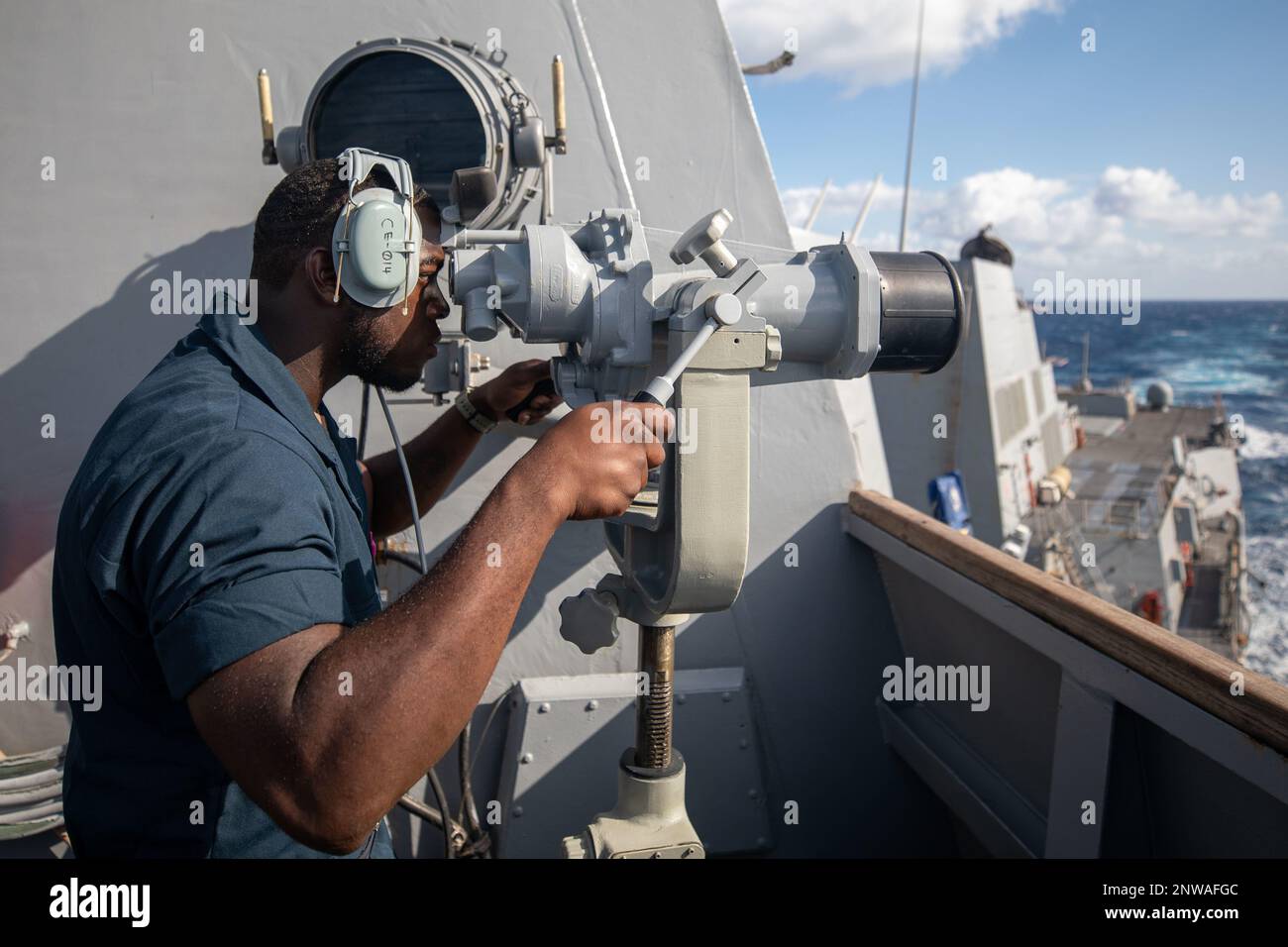 230103-N-XX566-1052 PHILIPPINE SEA (Jan. 3, 2022) U.S. Navy Seaman ...