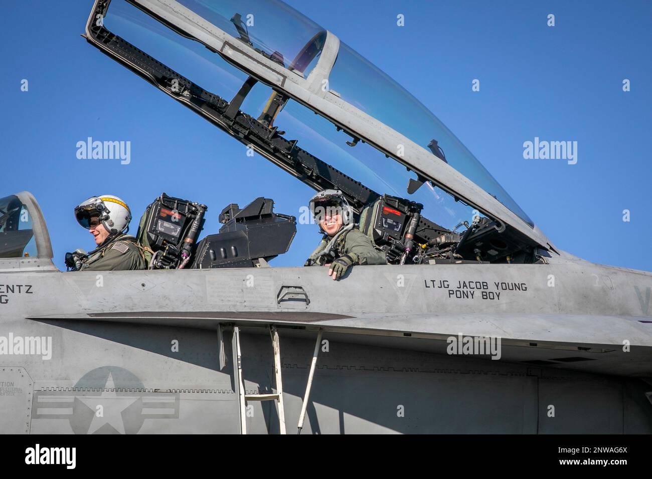 230115-N-EL850-1638 ADRIATIC SEA (Jan. 15, 2023) Cmdr. Jeffrey Creighan ...