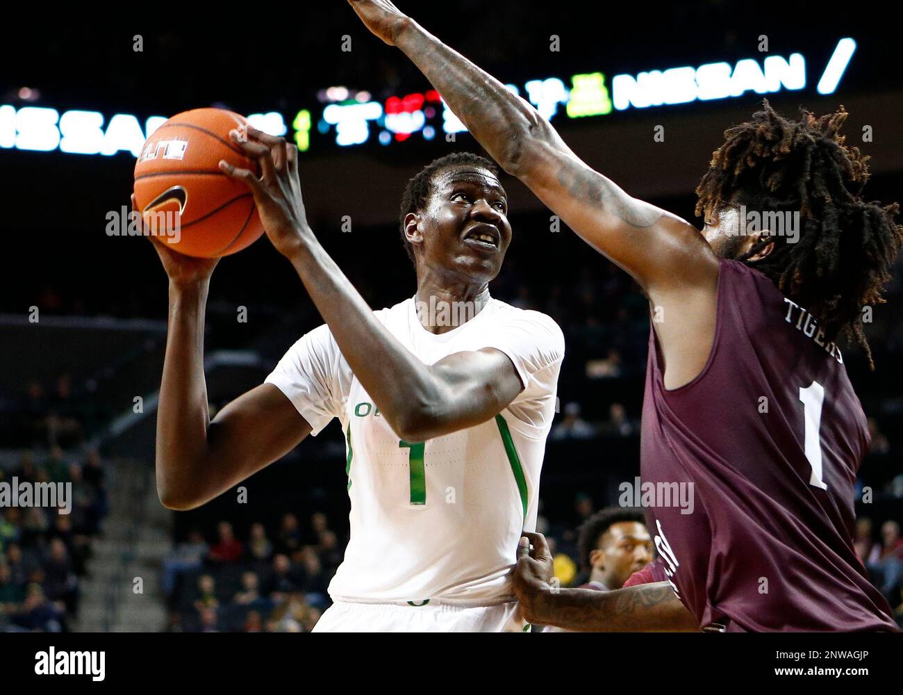 November 26, 2018: Oregon Ducks center Bol Bol (1) goes up against ...