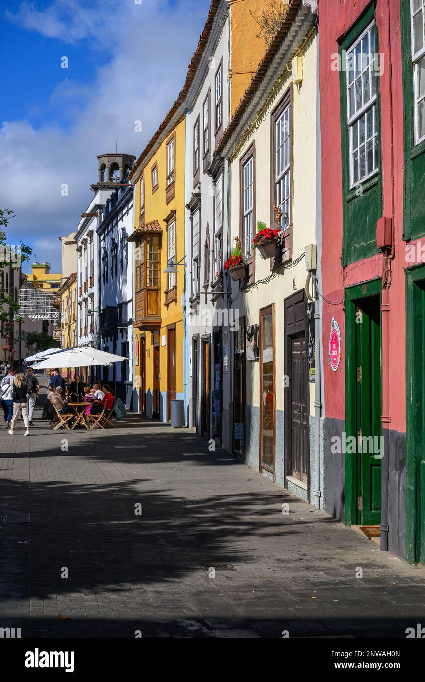 Colourful buildings line Plaza la Concepción in La Laguna, Tenerife ...