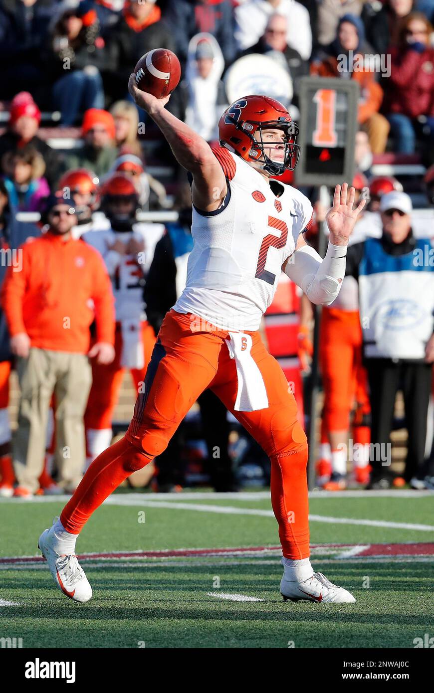 CHESTNUT HILL, MA - NOVEMBER 24: Syracuse Orange quarterback Eric ...