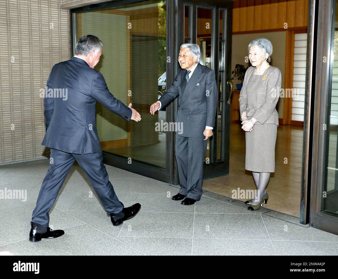 Japan's Emperor Akihito and Empress Michiko welcome Jordan's King ...
