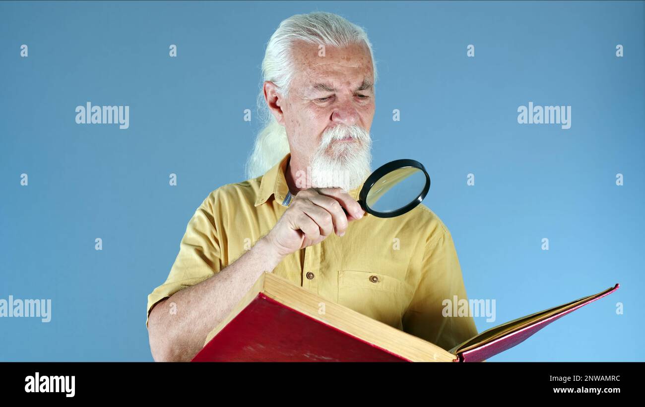 Man reading manuscript hi-res stock photography and images - Alamy