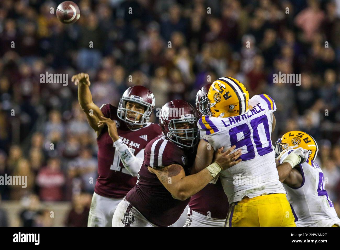November 24, 2018: Texas A&M Aggies quarterback Kellen Mond (11) throws ...