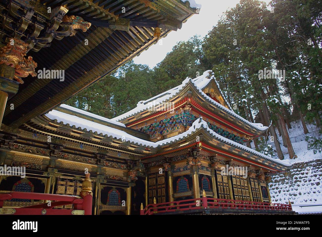 Detail of the roof in Rinnoji Taiyuin Temple,Nikko,Japan Stock Photo ...
