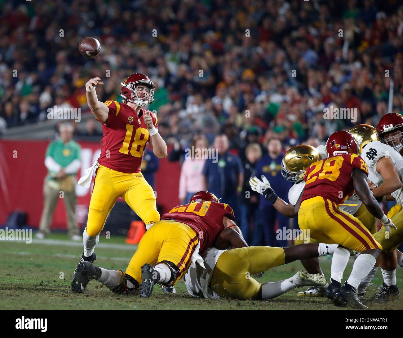 November 24, 2018 USC Trojans quarterback JT Daniels (18) throws a pass ...