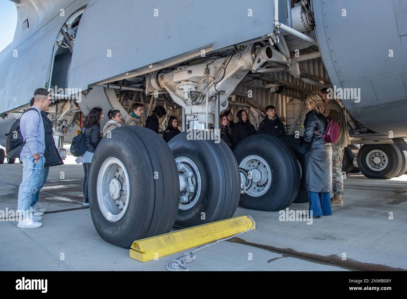 Educación rota hi-res stock photography and images - Alamy