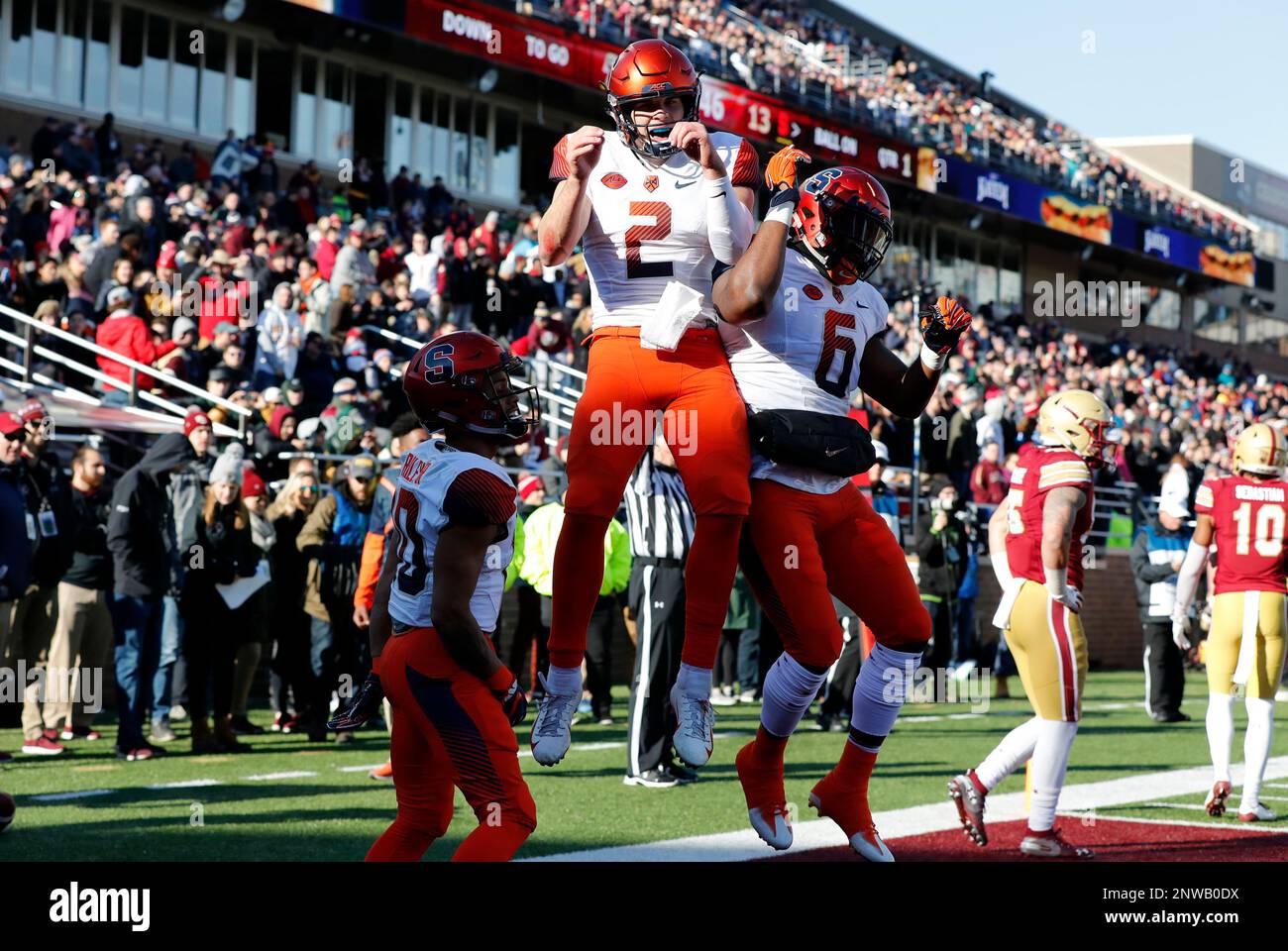 CHESTNUT HILL, MA - NOVEMBER 24: Syracuse Orange quarterback Eric ...