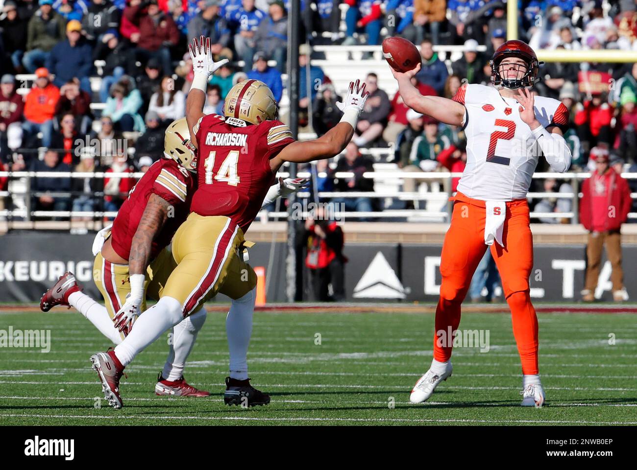 CHESTNUT HILL, MA - NOVEMBER 24: Boston College linebacker Max ...