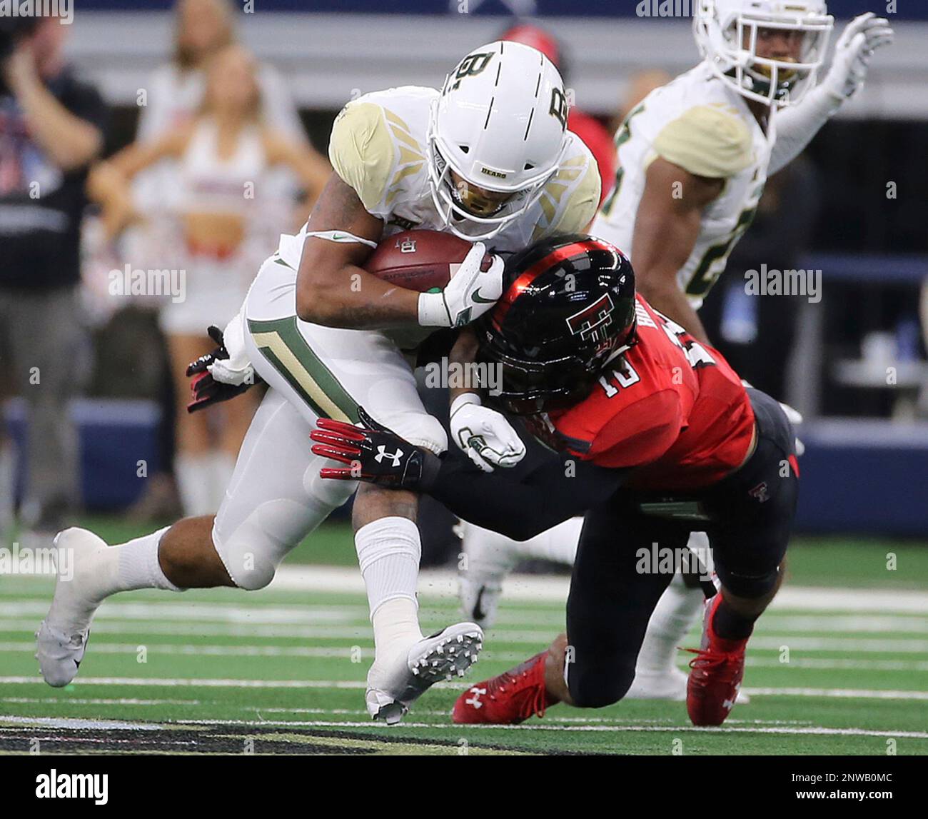 Baylor running back Trestan Ebner (25) runs through Texas Tech ...