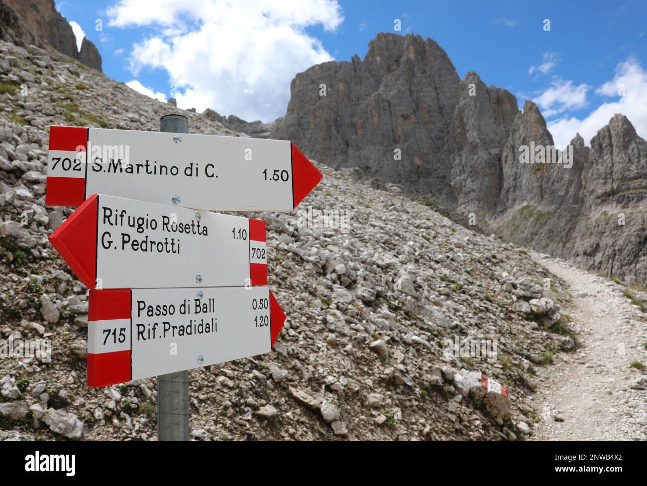 Sentiero di trekking hi-res stock photography and images - Alamy