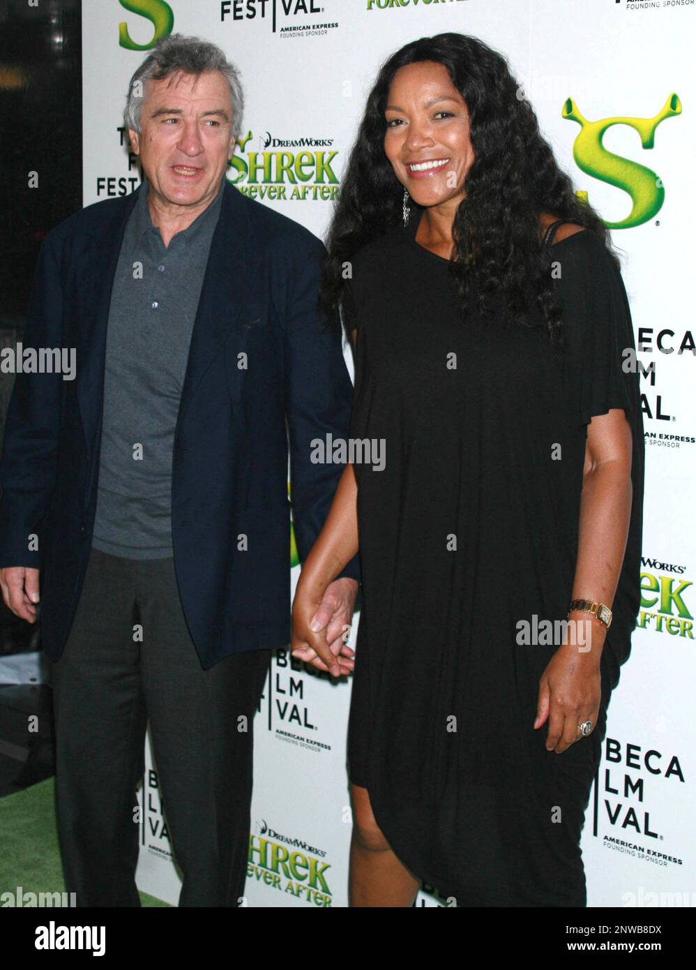 Photo by: Raoul Gatchalian/STAR MAX/IPx 2018 4/21/10 Robert De Niro and ...