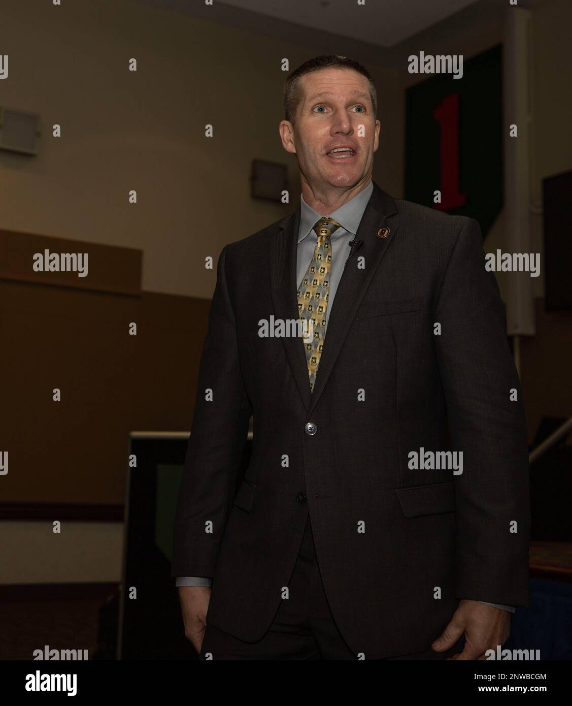 15th Sergeant Major of the Army, Daniel A. Dailey visits the 1st ...