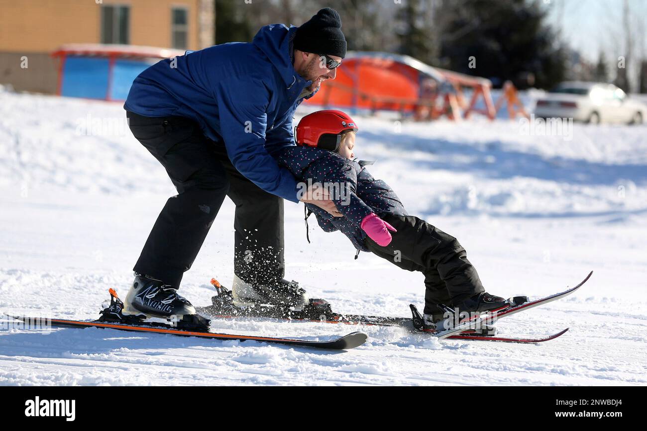 In this Sunday, Nov. 18, 2018, photo, Ross Krausman helps his daughter ...