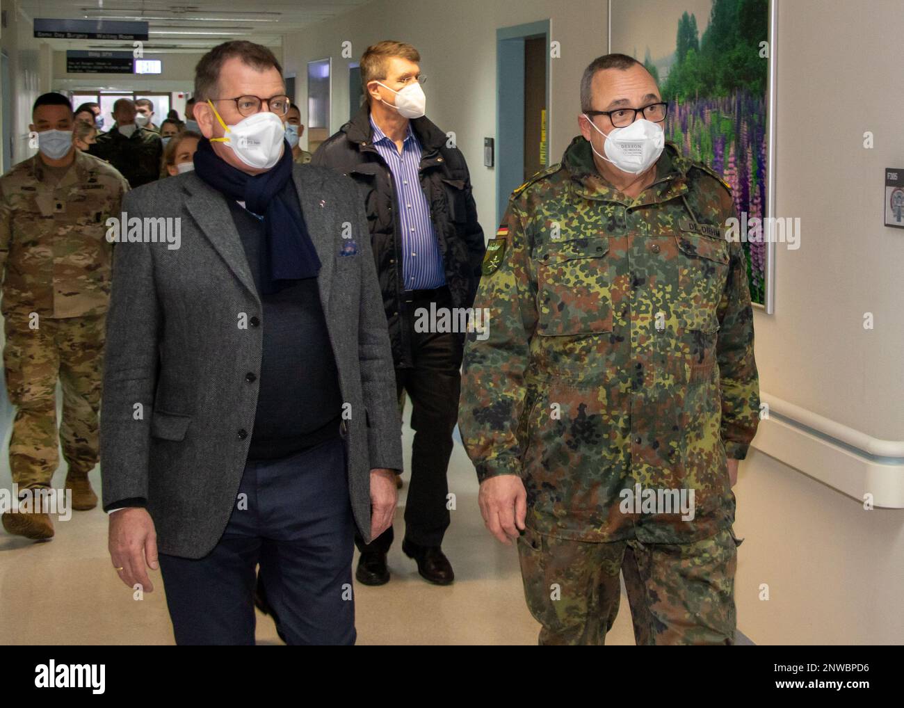 Prof. Dr. Tim Pohlemann Director of the Clinic for Trauma, Hand and ...