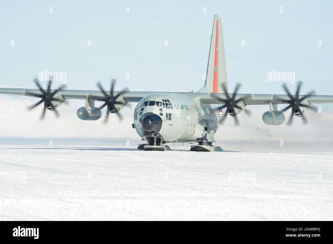 Ski equipped lc 130 hercules hi-res stock photography and images - Alamy