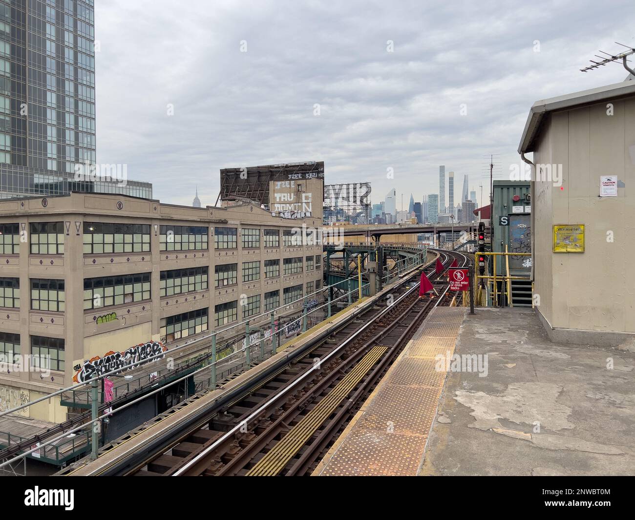 New York MTA subway tracks line 7 - travel photography Stock Photo - Alamy