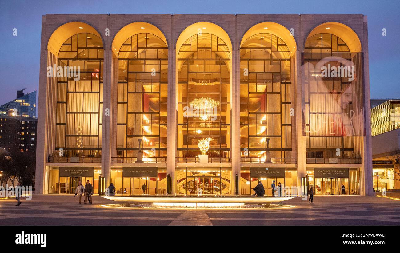 Metropolitan opera house auditorium hi-res stock photography and images ...
