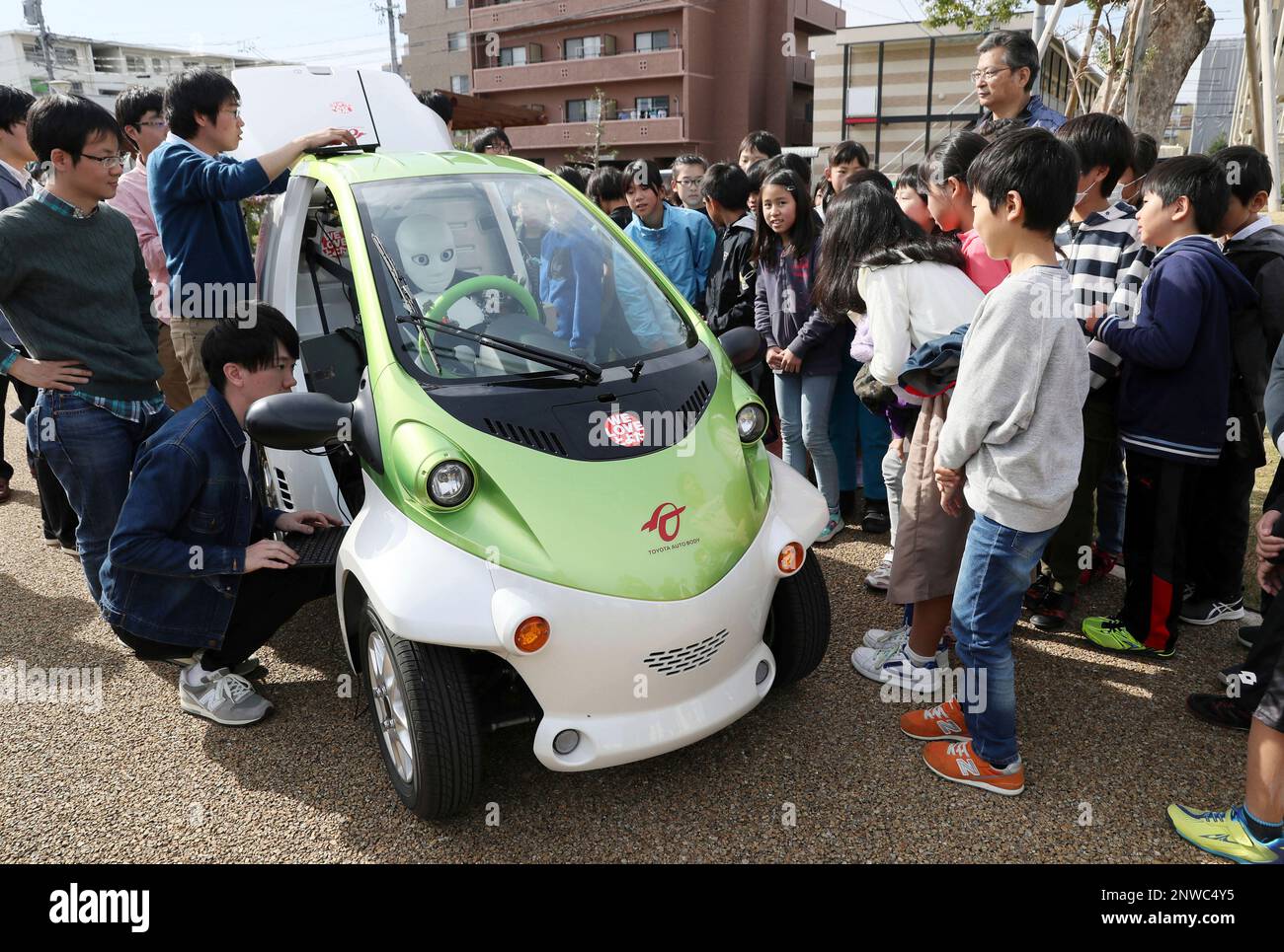 A demonstration experiment which a new humanoid type robot "Musashi ...