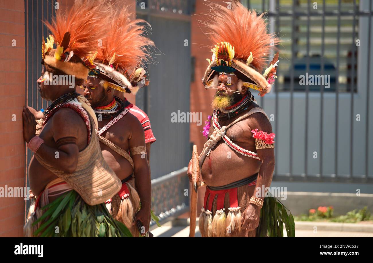 Men in traditional dress wait to see Chinese President Xi Jinping ...